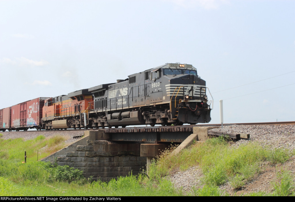 NS 9933 BNSF 7861